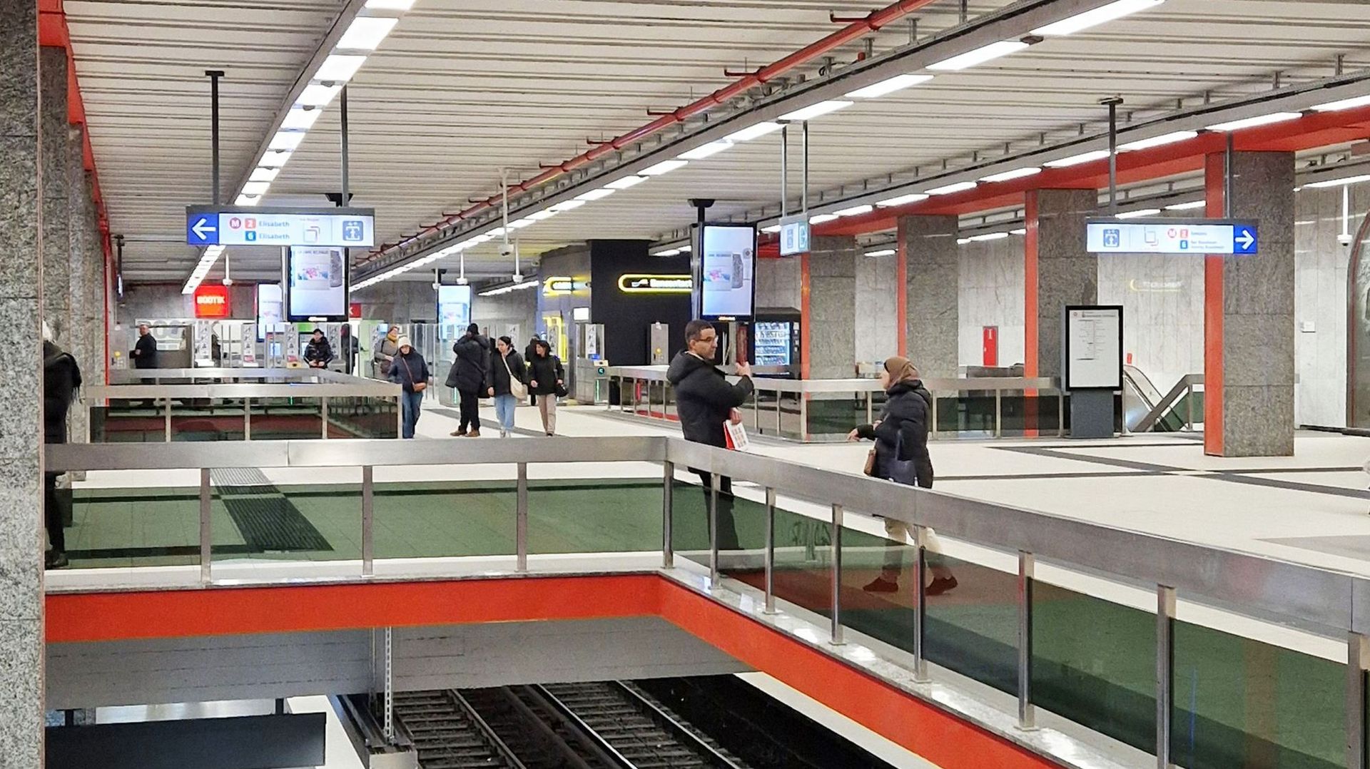 Coup de neuf pour la station de métro bruxelloise Porte de Namur - RTBF ...