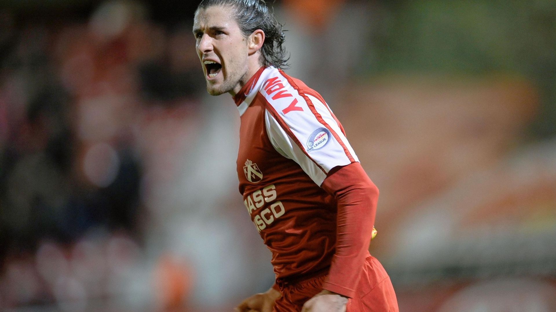 Davy De Beule signe à Roda - RTBF Actus