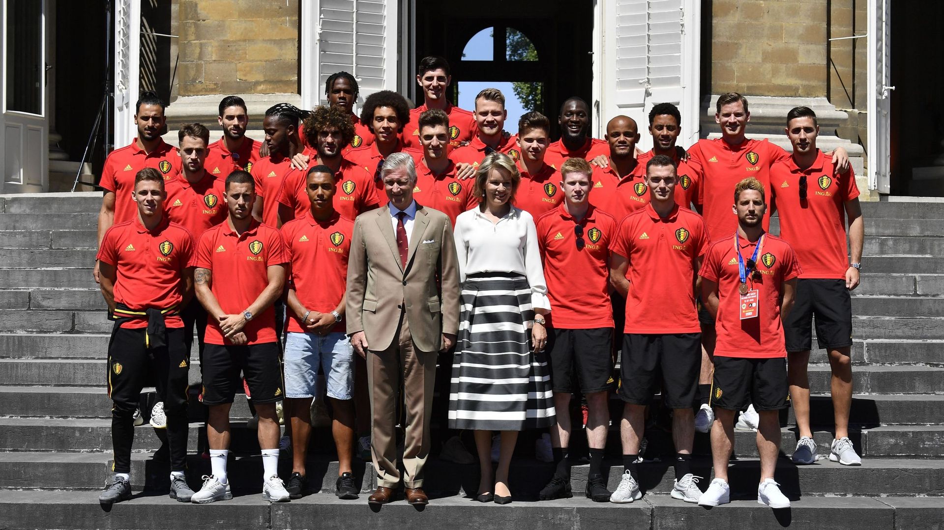 Les Diables rouges félicités par le Roi Philippe et la Reine Mathilde à ...