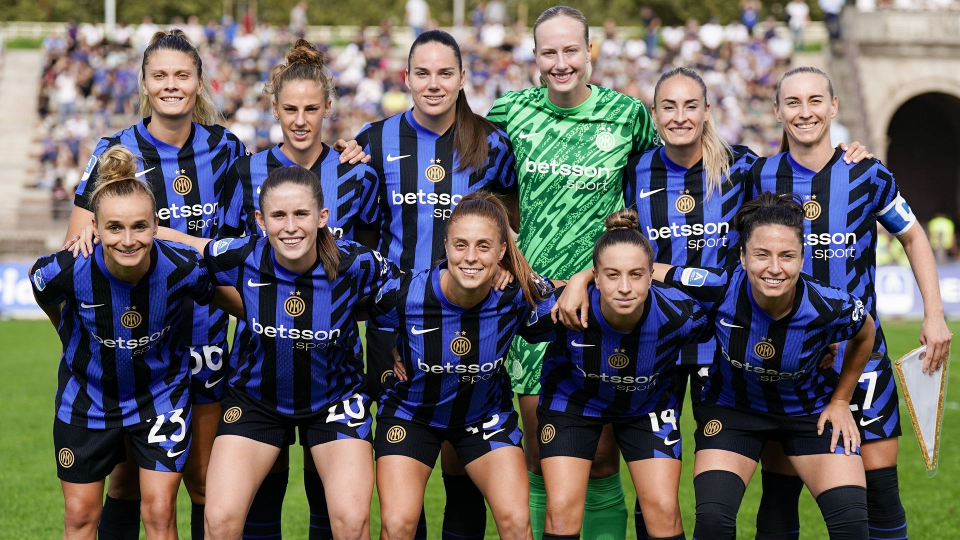 Les Flames qui flambent : le but 'copie-conforme' de Kassie Missipo - RTBF Actus