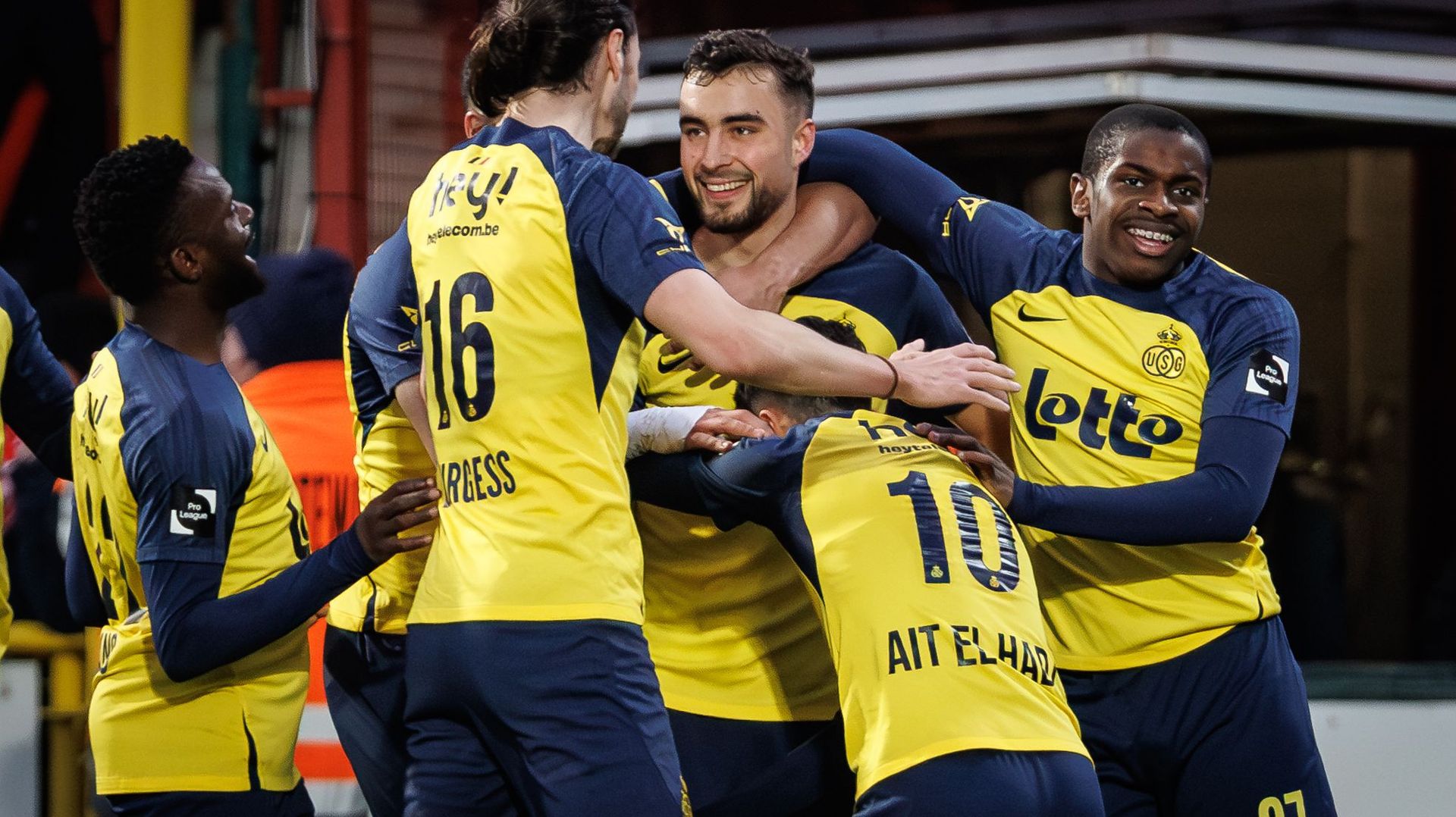 Zeno Debast aligné au milieu de terrain au Sporting Lisbonne : plus qu ...