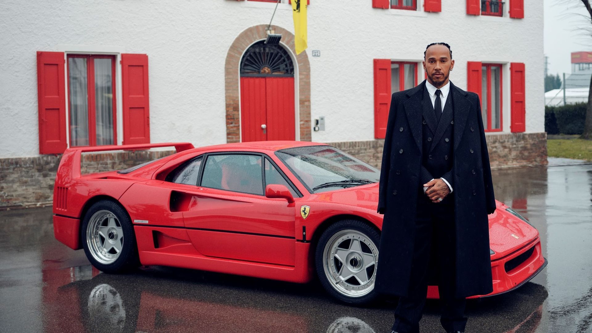 Présentation de Hamilton chez Ferrari, un show inédit et les livrées ...