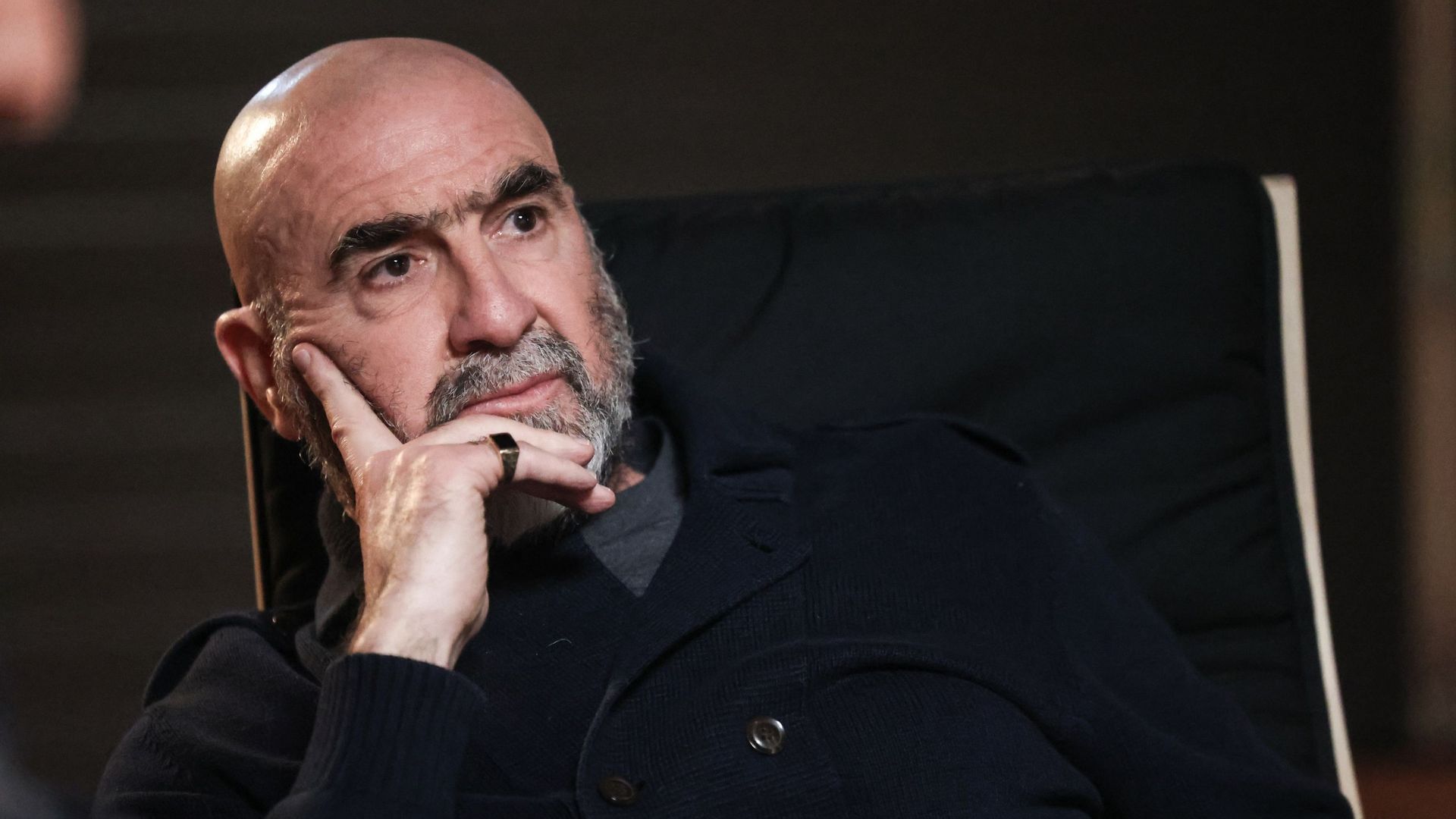 “Brigade anonyme” : une série inspirée de faits réels avec Eric Cantona - RTBF Actus