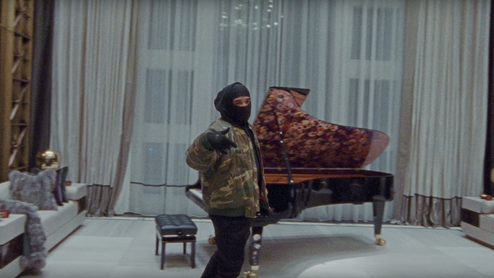 Clip du jour / Visite guidée du manoir de Drake pour 'Toosie Slide ...
