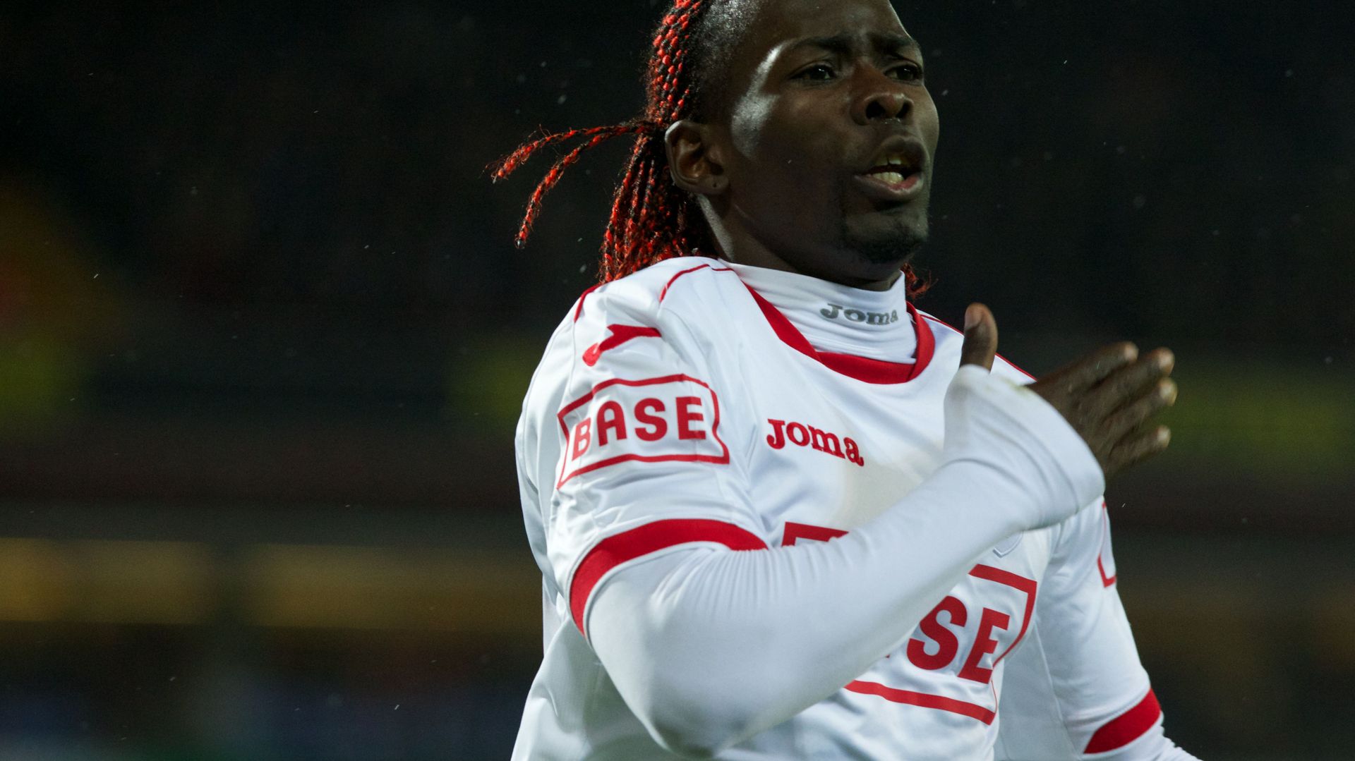 Kanu est 'bien au Standard' - RTBF Actus