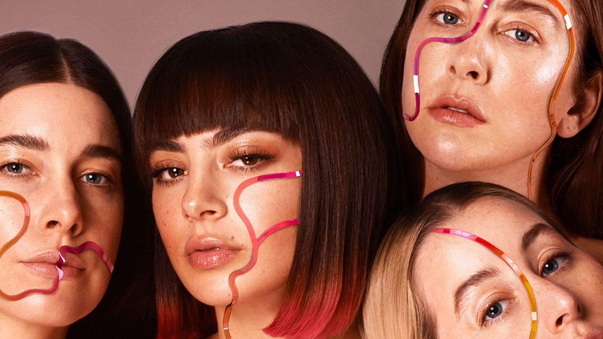 Charli XCX dévoile sa collaboration avec Haim - RTBF Actus
