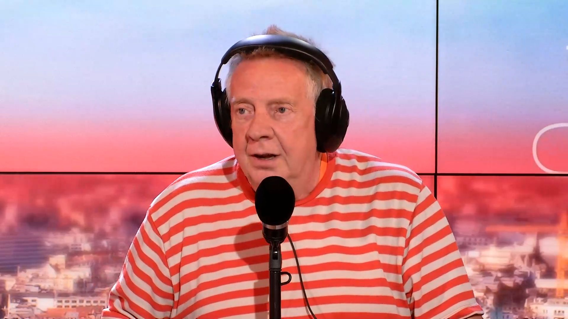 Jean-Luc Fonck annonce la plus belle chanson de l’histoire : 'La poule ...