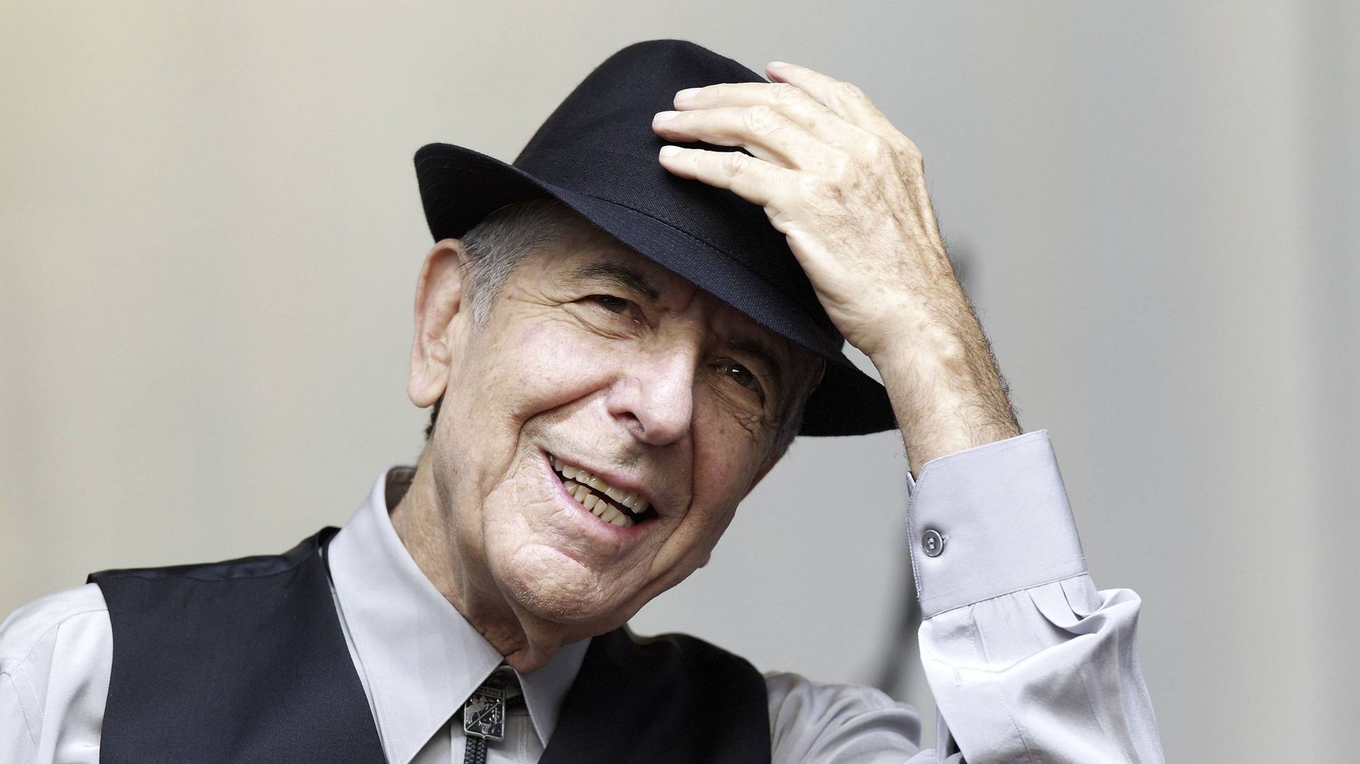 Leonard Cohen, poète mélancolique, symbole d'une jeunesse dorée - RTBF ...