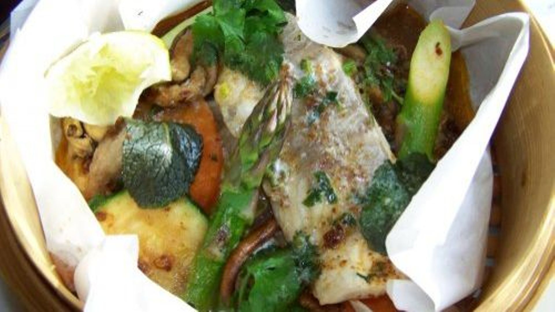 Le Filet de Dorade Royale fricassée de légumes du printemps - RTBF Actus