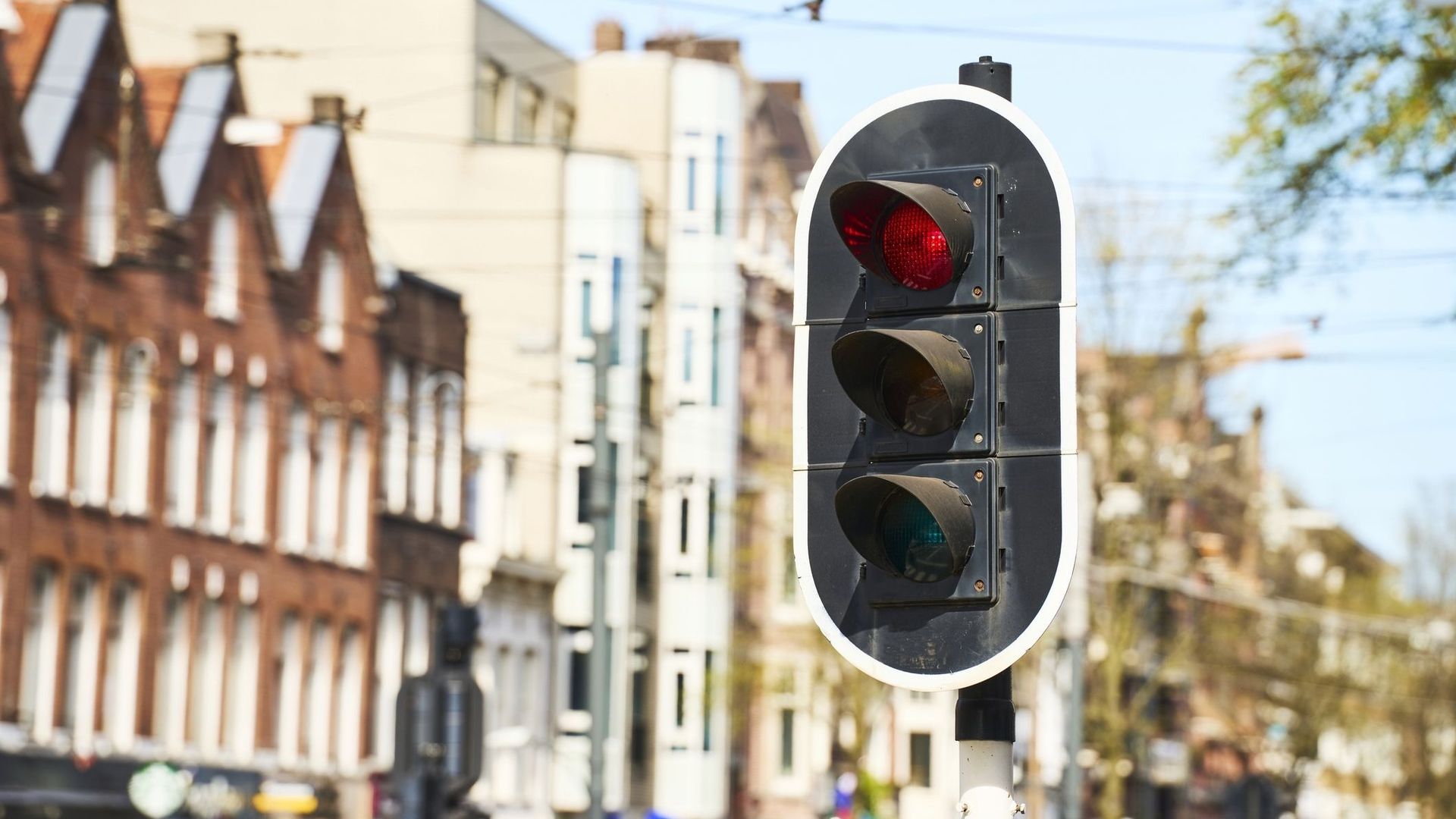 Passer un feu rouge est interdit : 220 sont malgré tout brûlés par jour ...