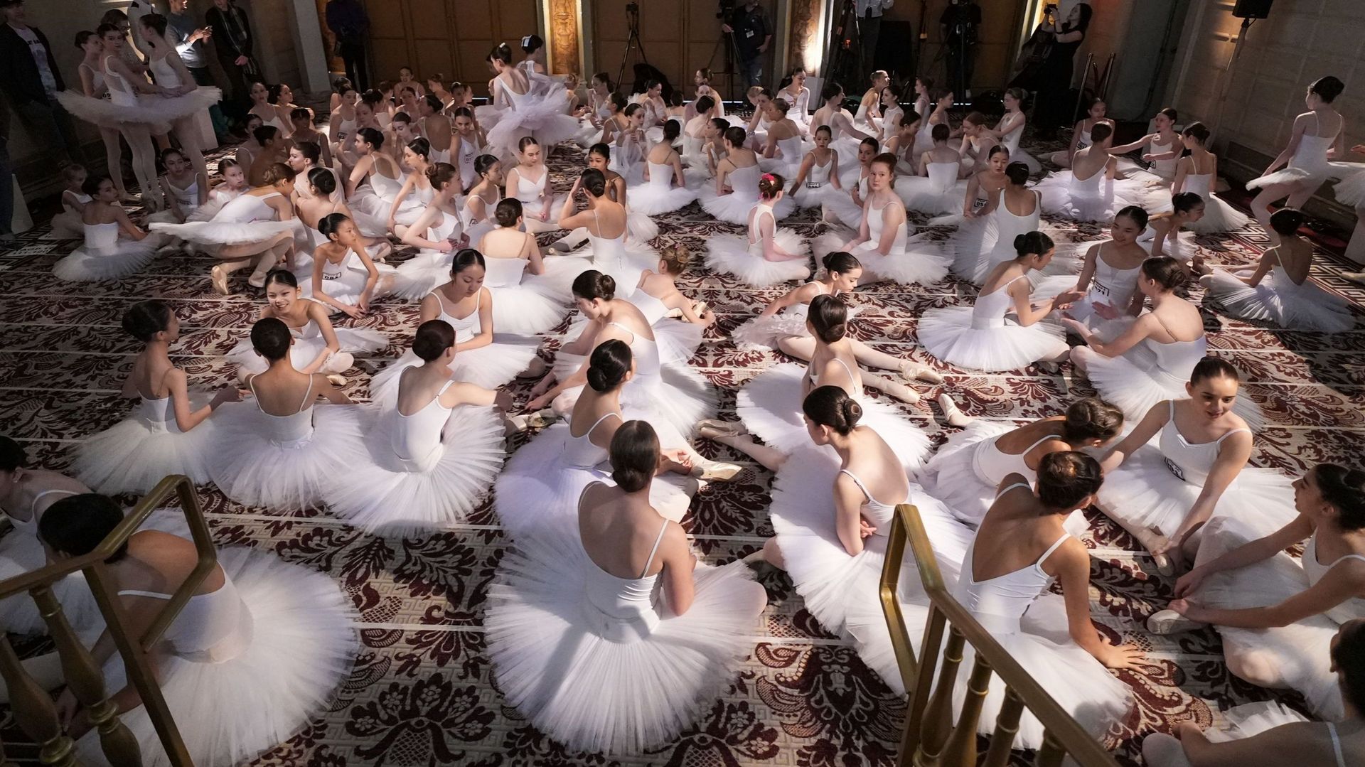 Le record du monde de danse sur pointes a été battu par plus de 300 ...