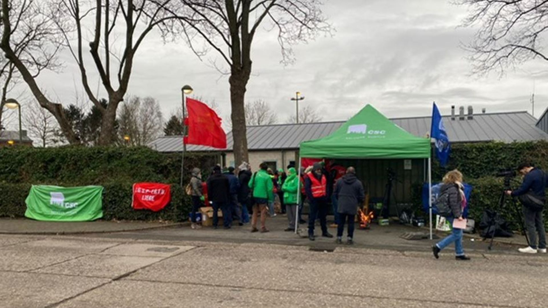 Liège : Les manifestants contre le centre fermé de Vottem reprochent ...