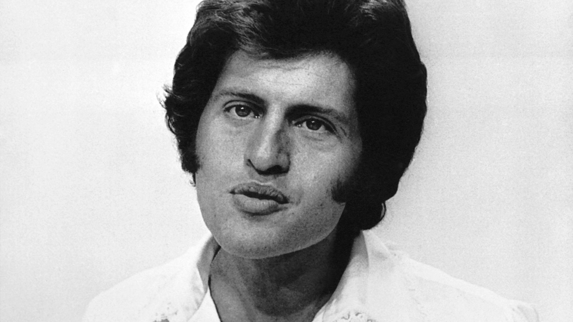 40 ans après son décès, Joe Dassin est l'un des plus gros vendeurs ...