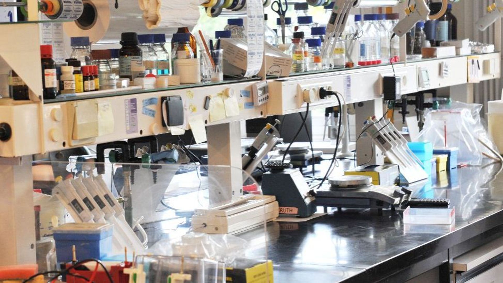 Explosion dans un laboratoire de l'UCL: incendie maîtrisé - RTBF Actus