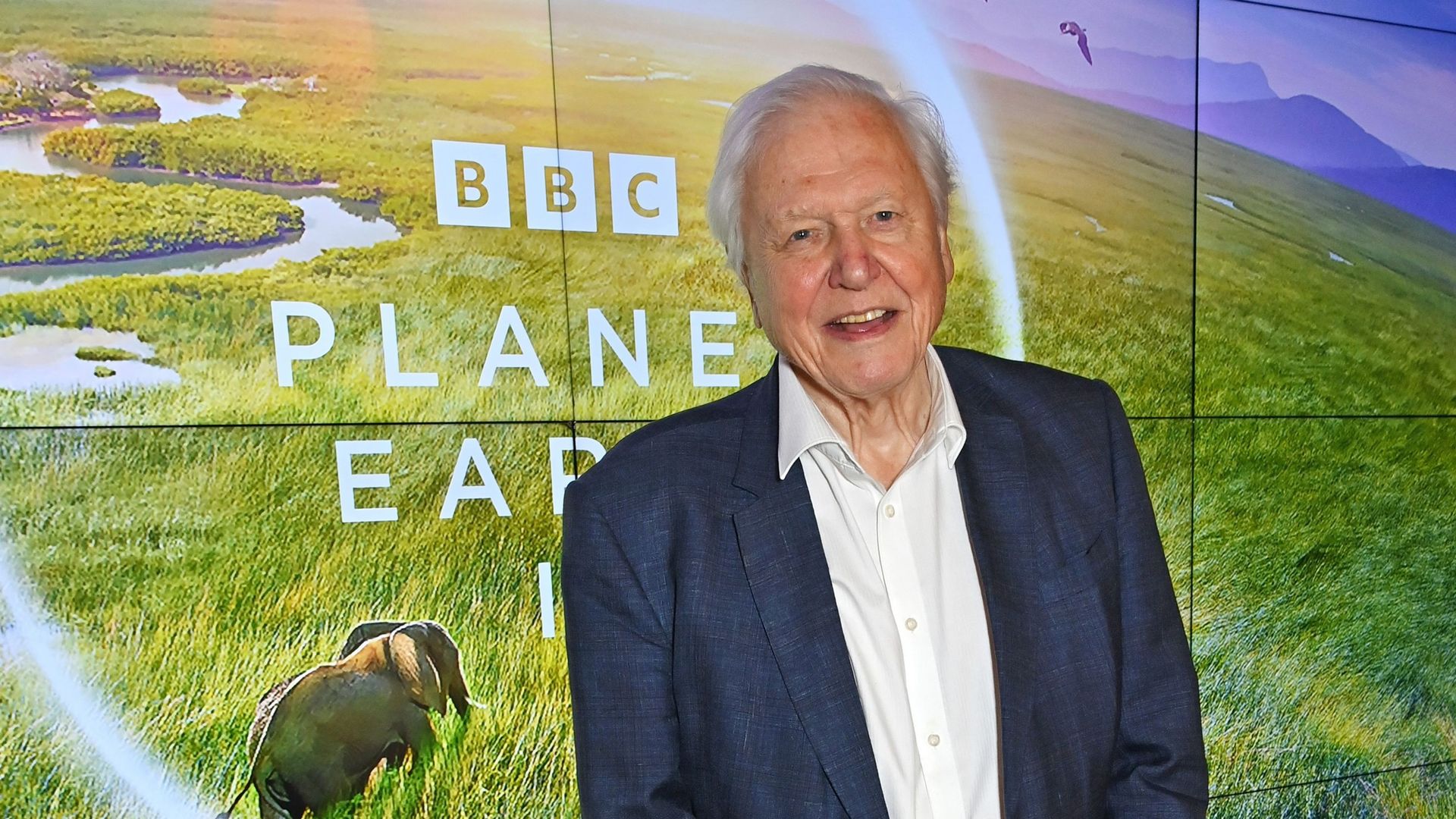 David Attenborough présente 'Ocean' le jour de ses 99 ans - RTBF Actus