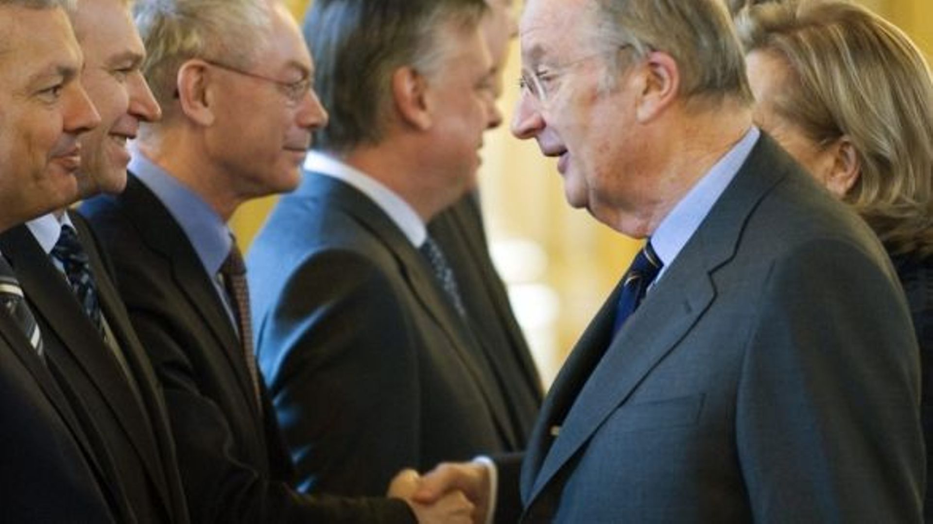 Changer l'ordre protocolaire, ce n'est pas pour maintenant - RTBF Actus