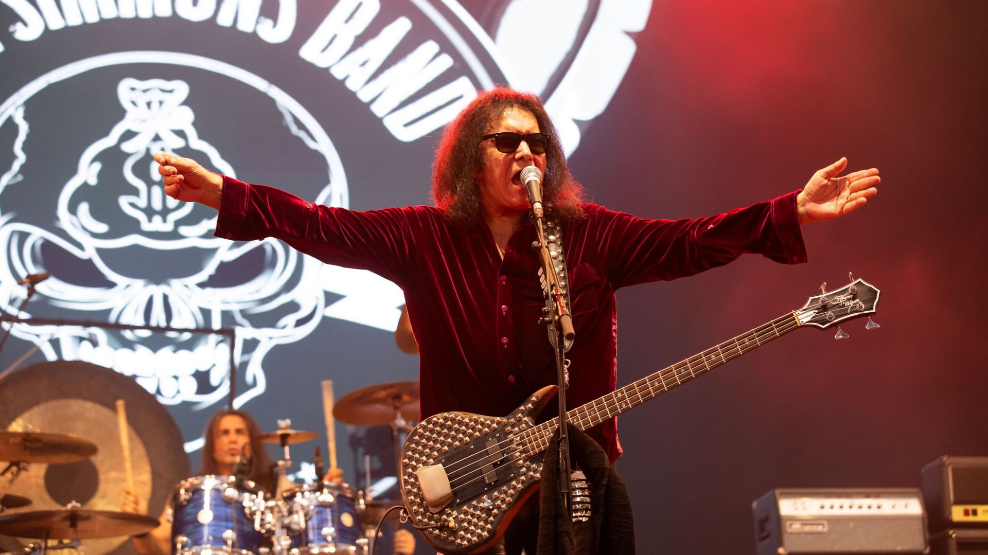 Pourquoi Gene Simmons (KISS) fait-il payer si cher son expérience pour devenir son roadie d'un ...