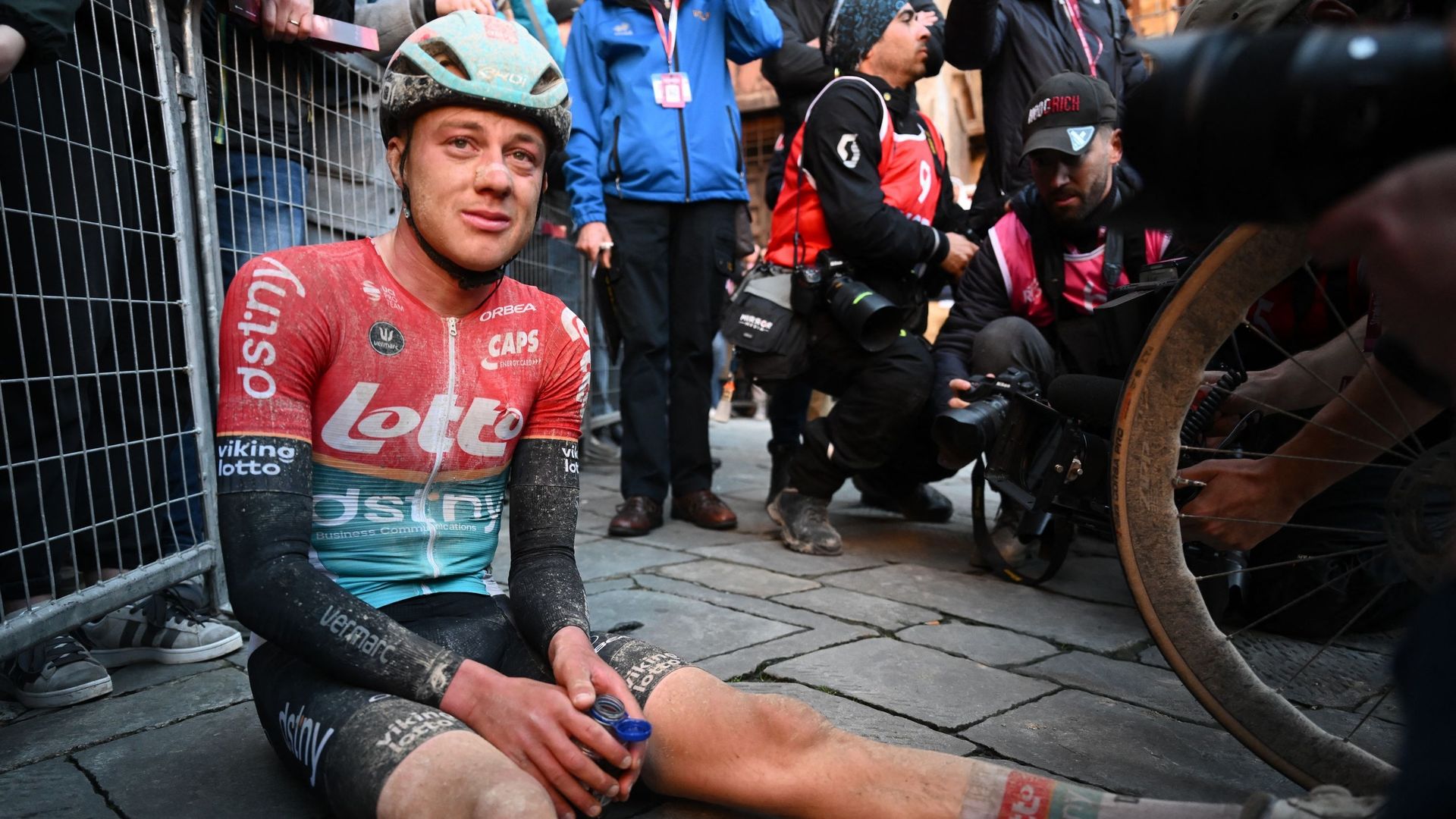 Maxim Van Gils superbe 3e sur les Strade Bianche : 'L’équipe peut être fière' - RTBF Actus