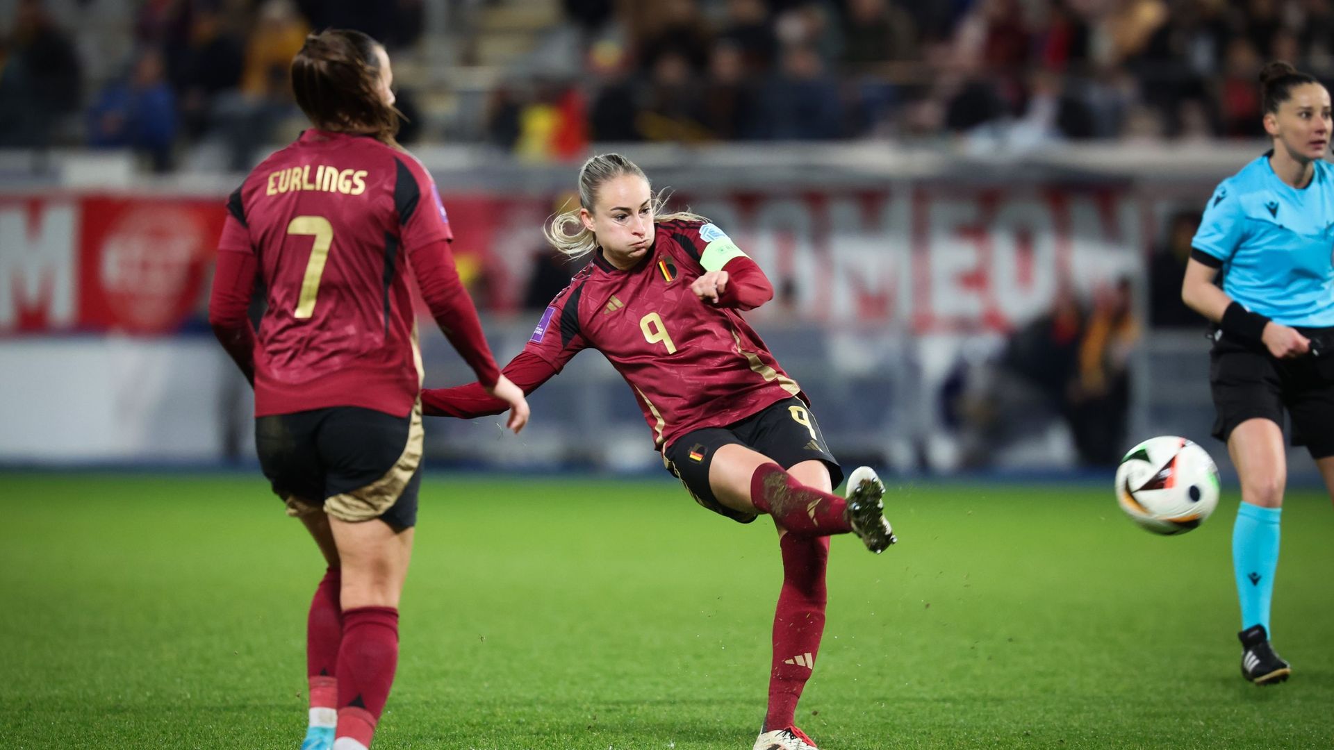 Red Flames : Tessa Wullaert inscrit un lob fantastique et continue à ...