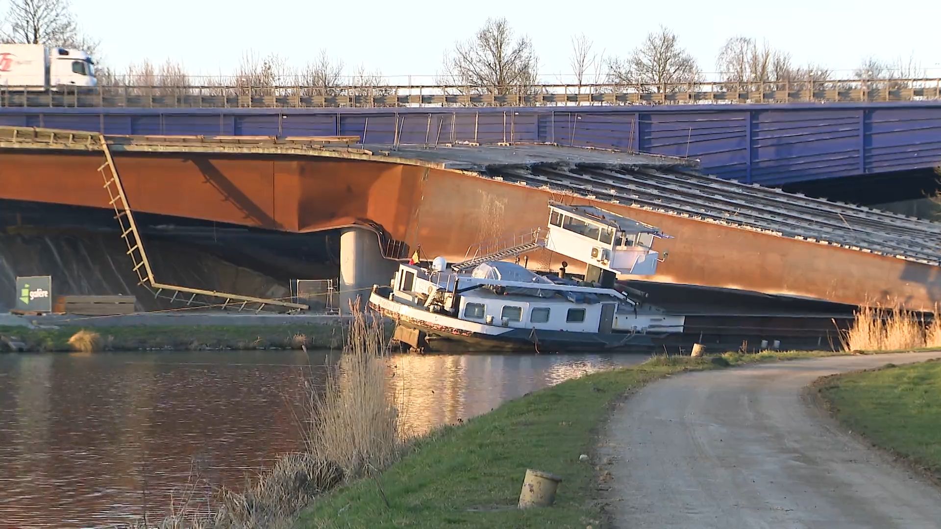 Effondrement d’un pont sur la E42 : 'Le pont bougeait et tremblait ...