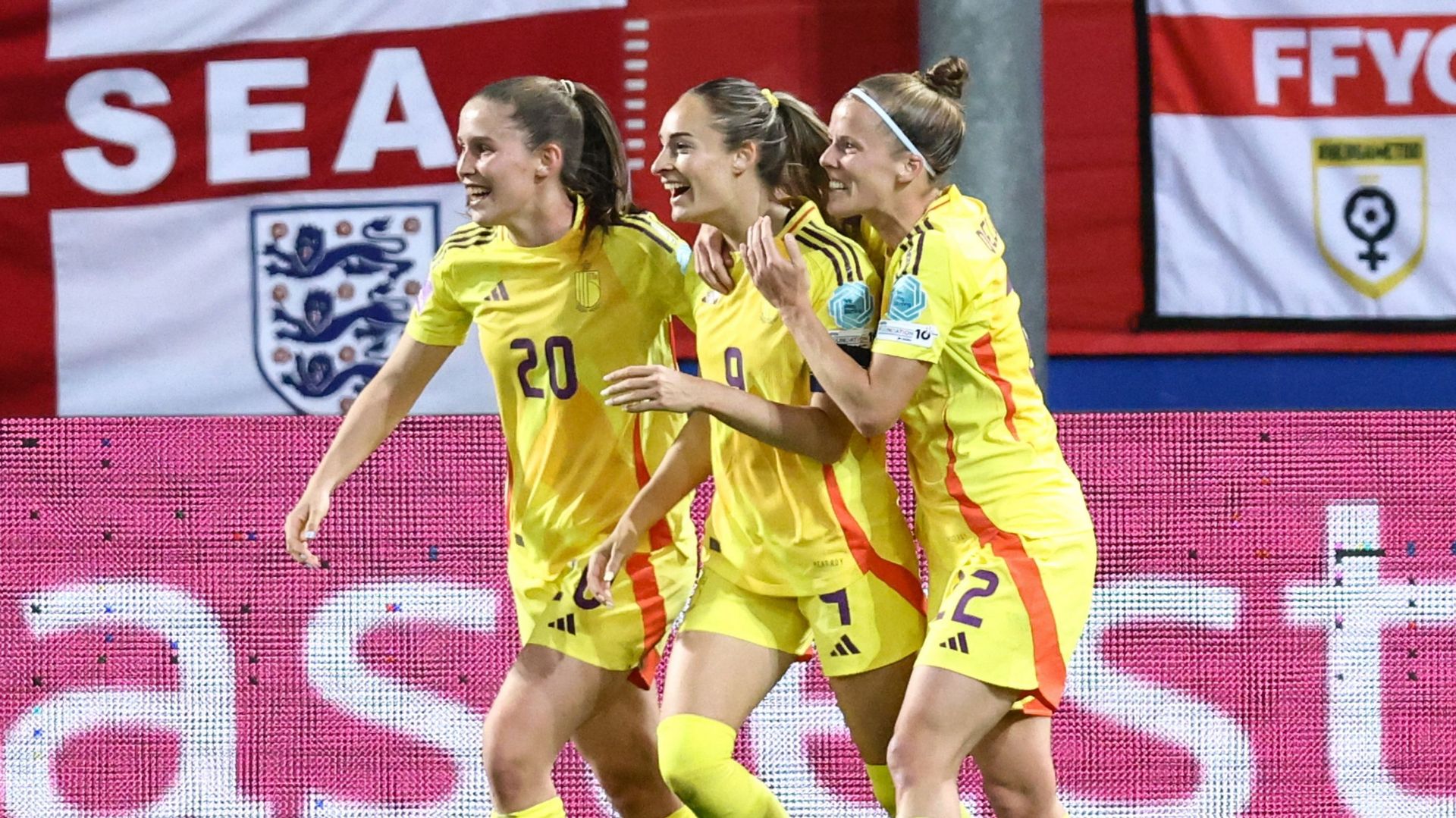 Les Flames qui flambent : Davina Philtjens et Elena Dhont offrent trois points à Sassuolo - RTBF ...