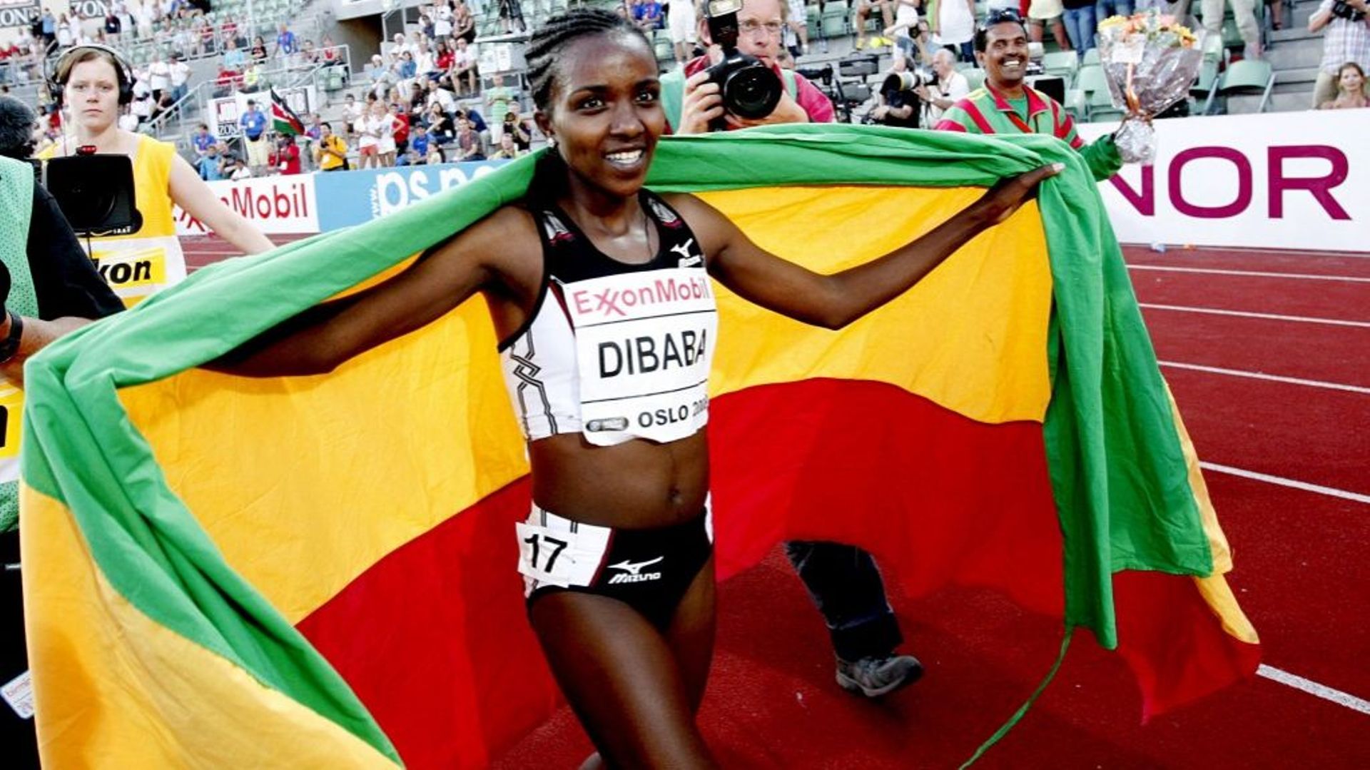 Record du monde du 5000 m dames - RTBF Actus