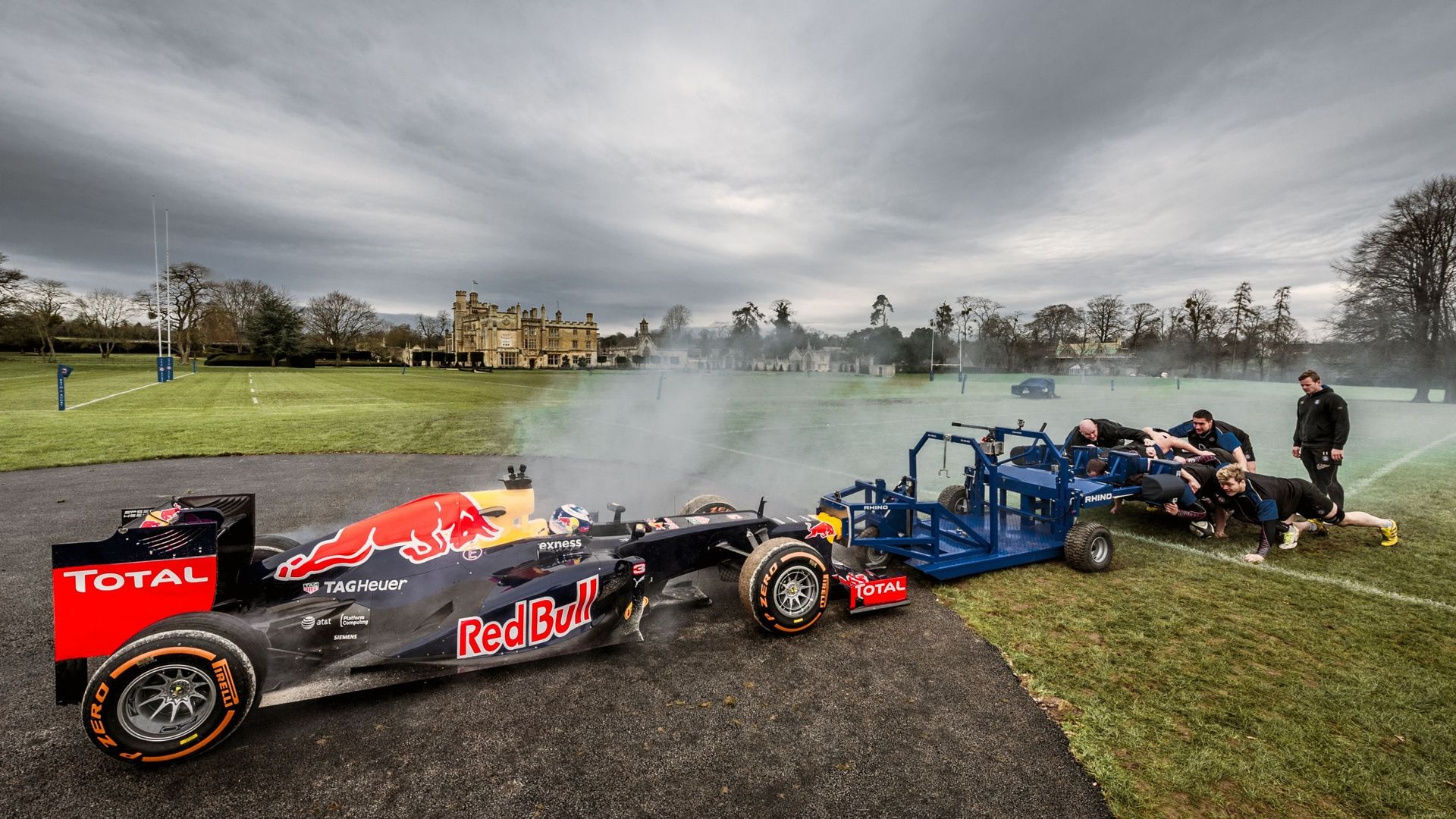 Quand une Red Bull affronte... une équipe de rugby
