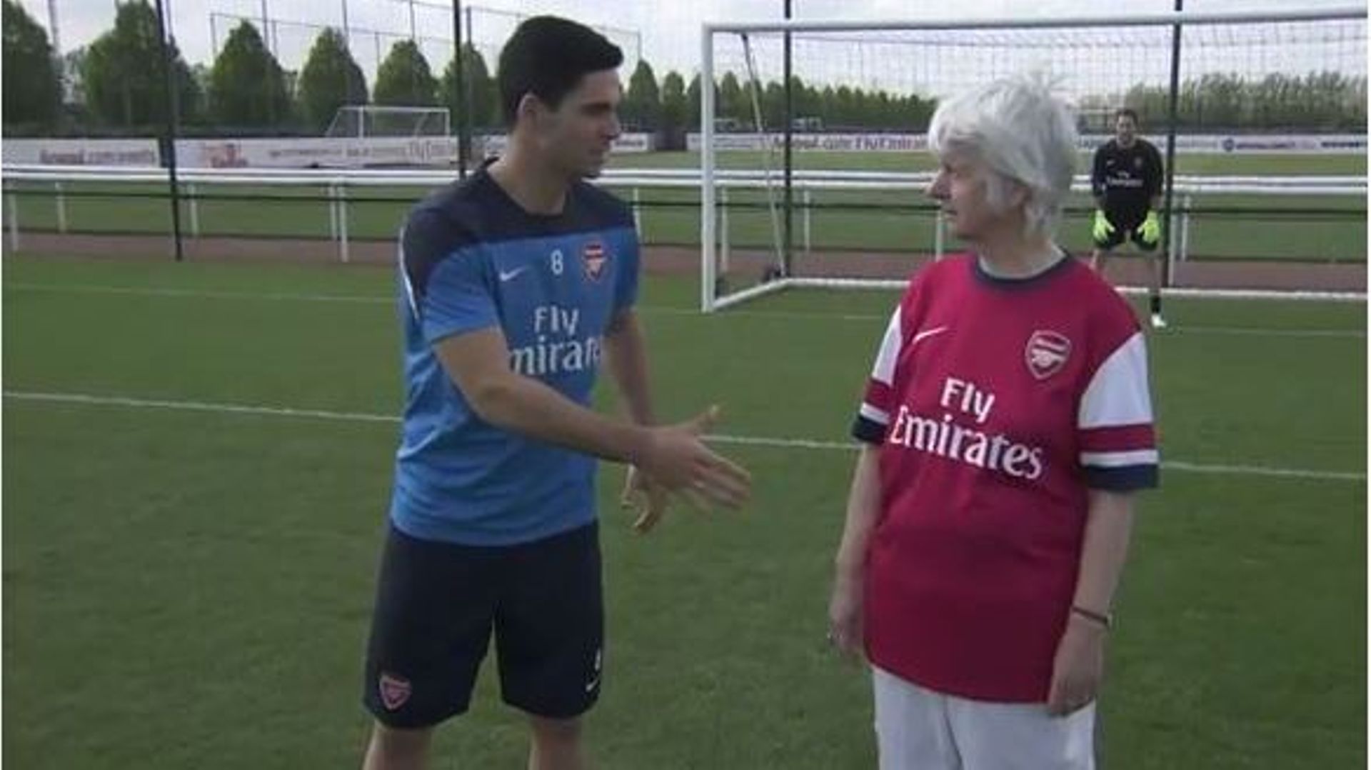 Arsenal répond avec humour aux critiques sur Twitter - RTBF Actus