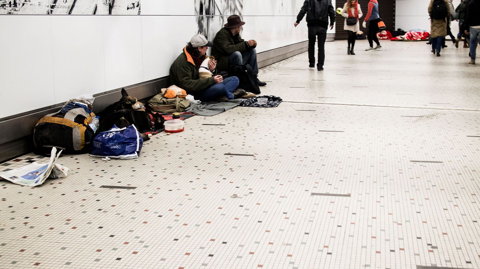 Mort d’un SDF : faut-il laisser le choix de dormir dehors par un temps ...