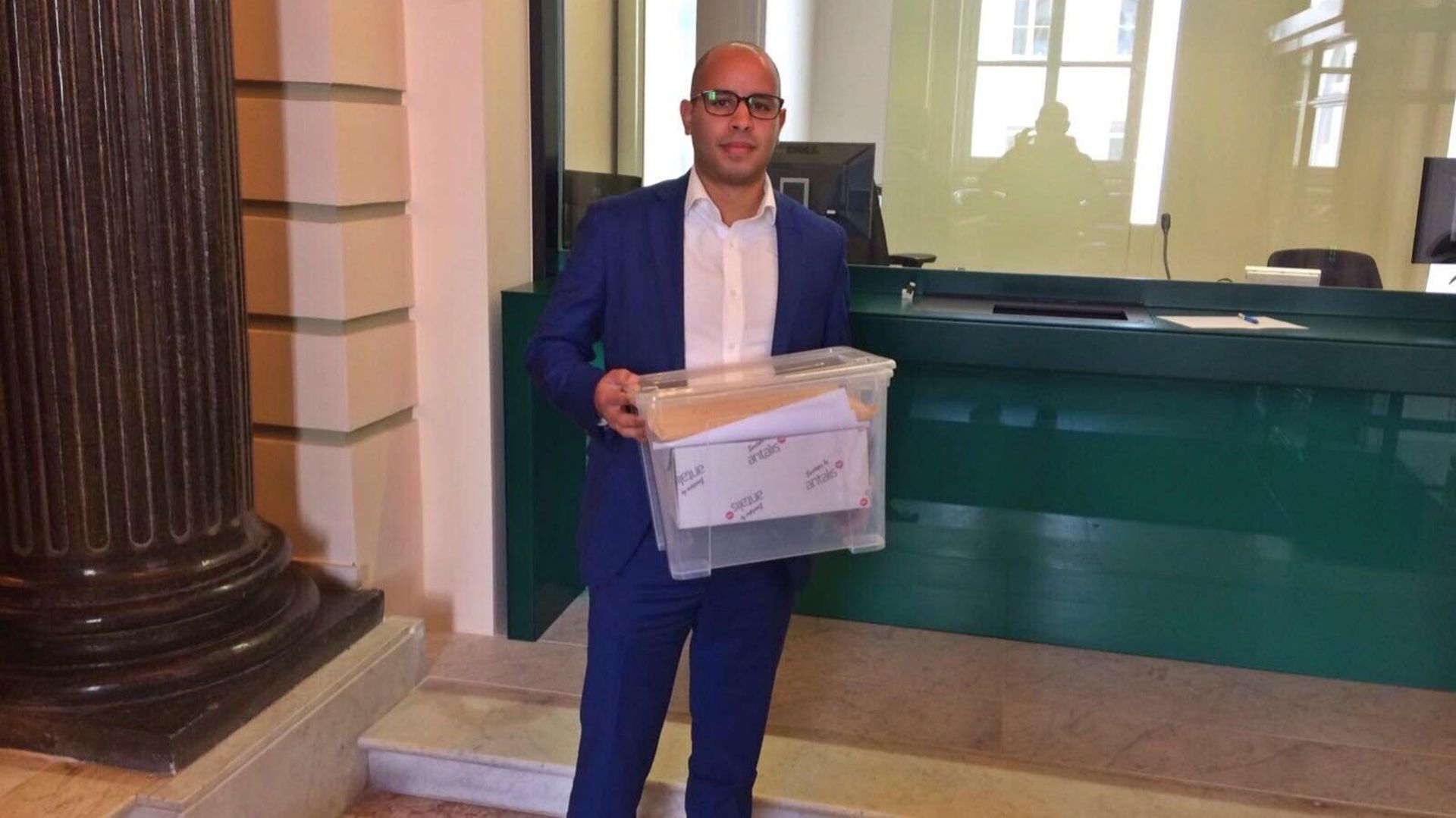 Une pétition contre la limitation du prêt hypothécaire remise au ...