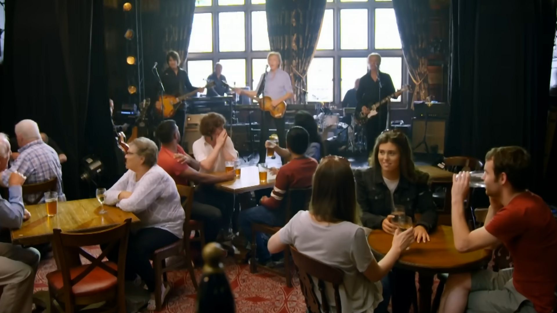 Jimmy Fallon trolle Mumford & Sons avec une intro interminable ! - RTBF Actus