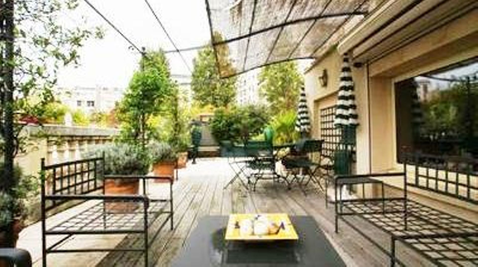 Les Echos de Paris : Exode du ghetto des riches