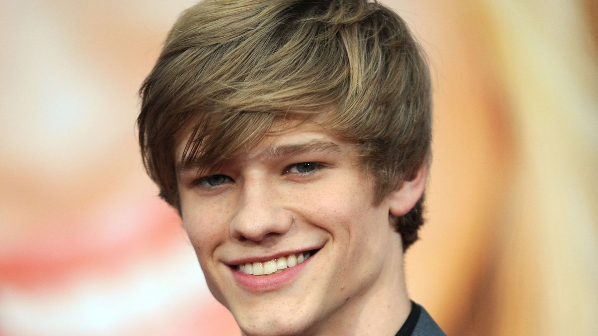 Addison Timlin rejoint Lucas Till dans le reboot de 'MacGyver' - RTBF Actus