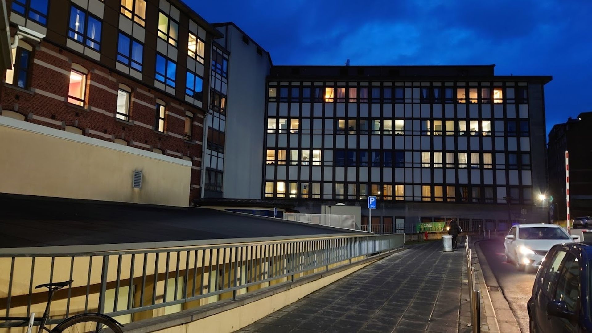 Un appareil d’IRM de 4 tonnes livré à l’hôpital d’Arlon - RTBF Actus