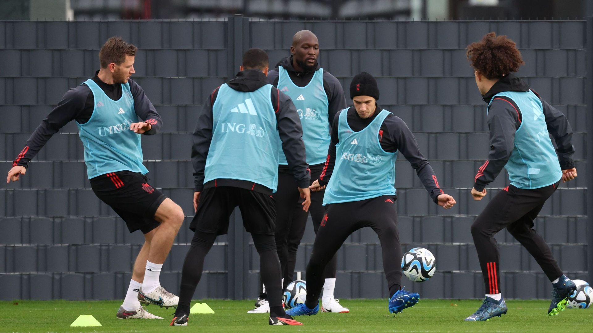 Sélection Diables rouges : Tedesco appelle Hugo Siquet ; Trossard et ...