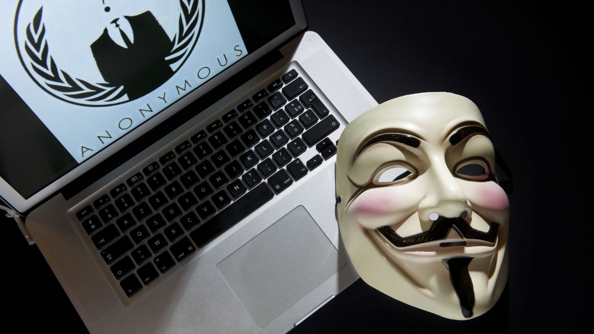 Un hacker roumain qui avait piraté la famille Bush, extradé vers les ...