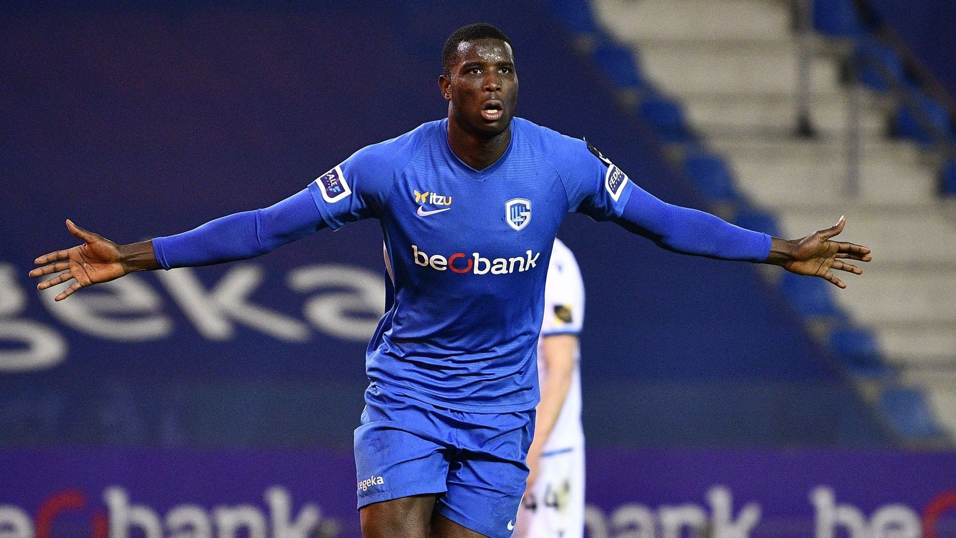 Paul Onuachu (Genk) remporte le Soulier d’Ébène et succède à Dieumerci ...