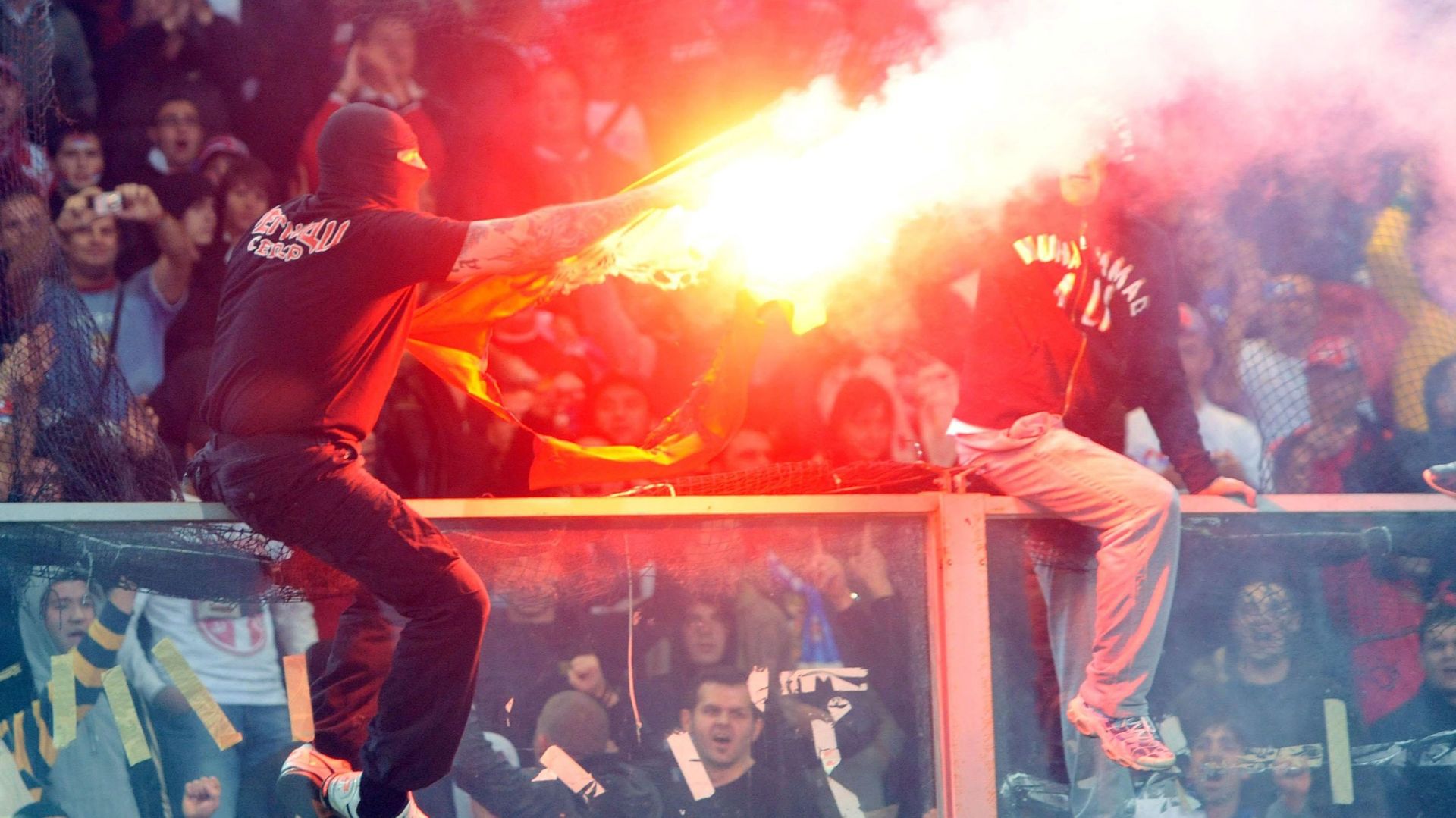 19 hooligans incarcérés en Serbie - RTBF Actus
