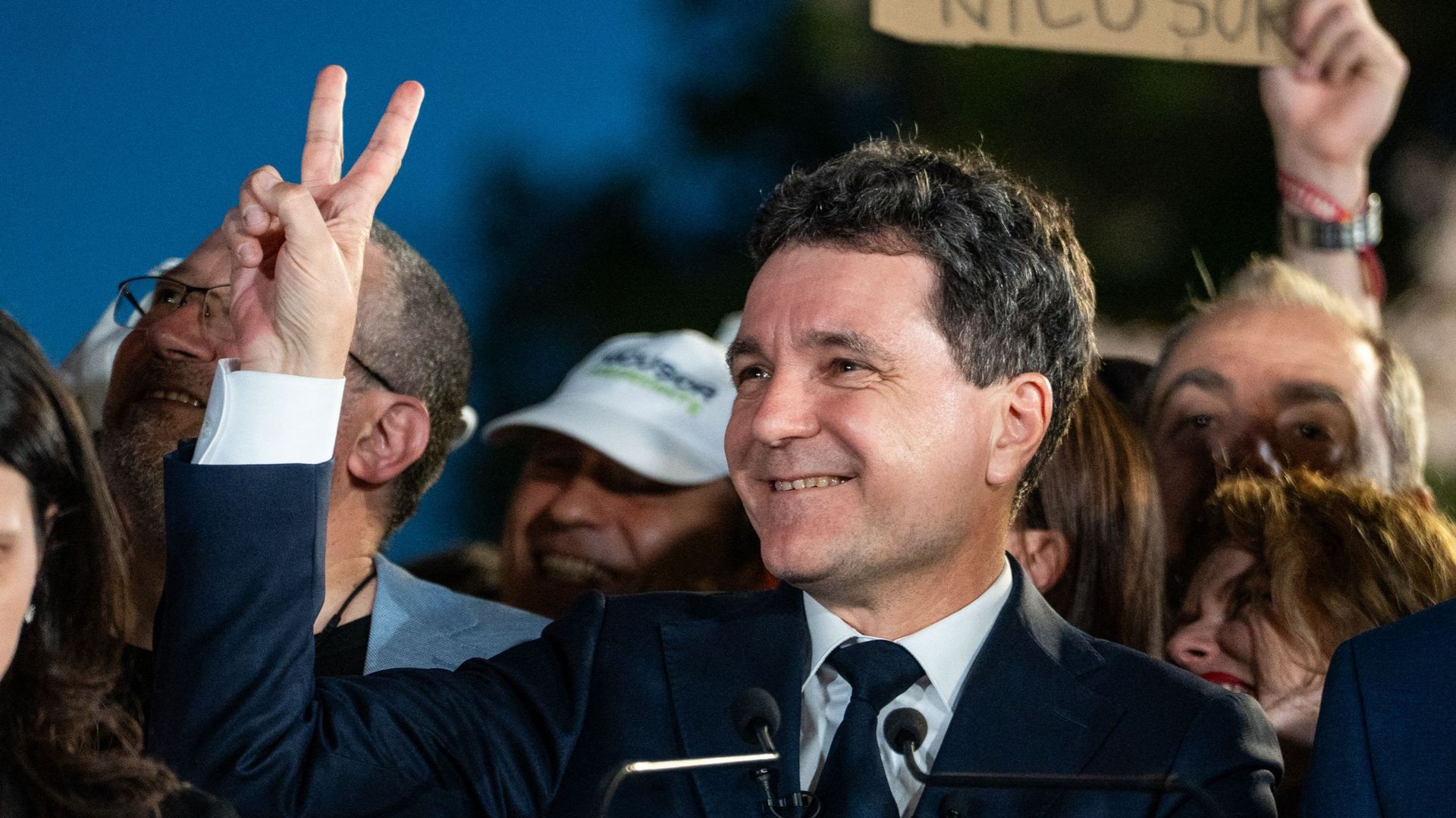 Qui est Nicusor Dan, le candidat indépendant qui s’opposera au candidat ...