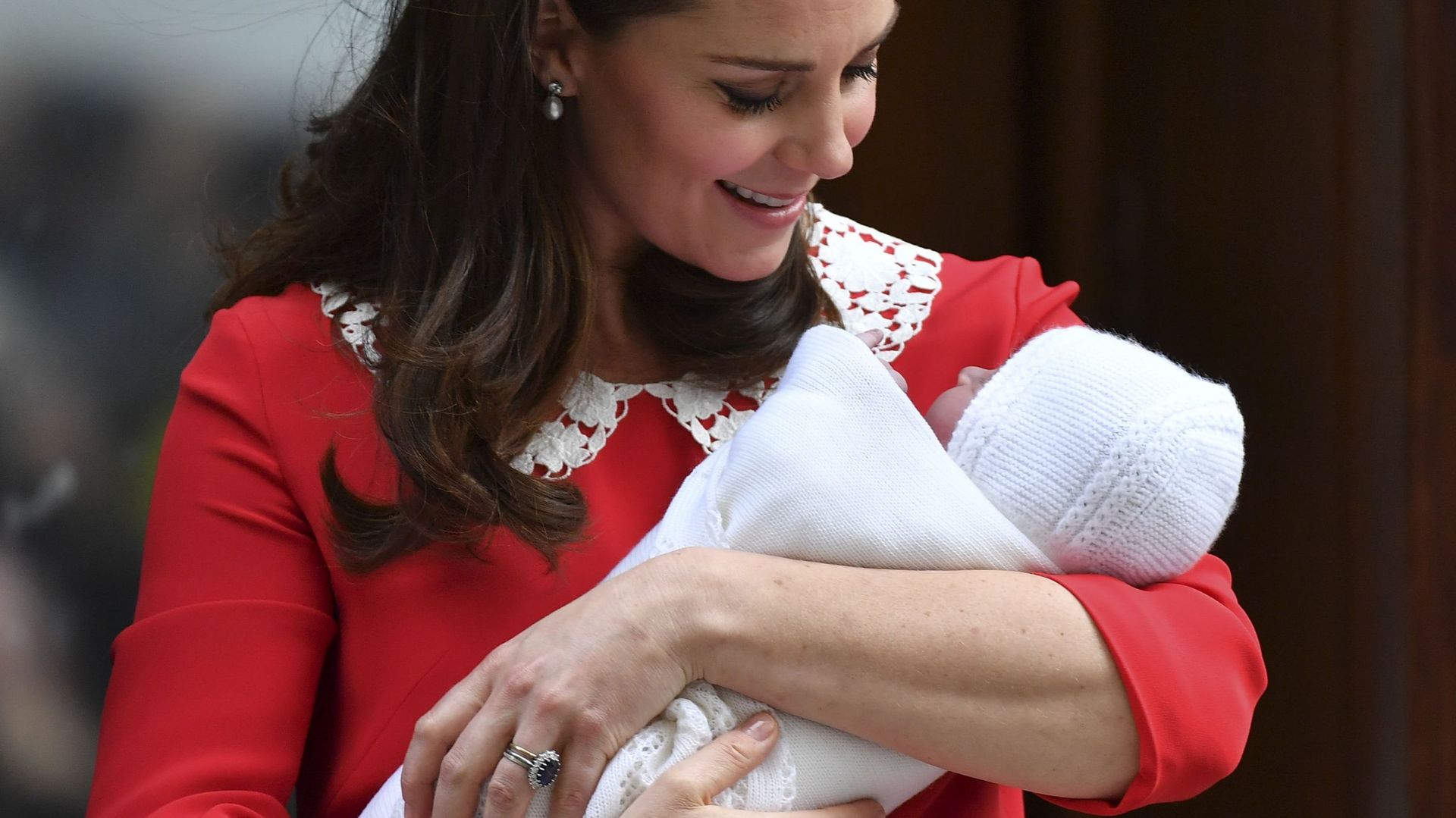 Kate et William ont présenté leur troisième enfant - RTBF Actus