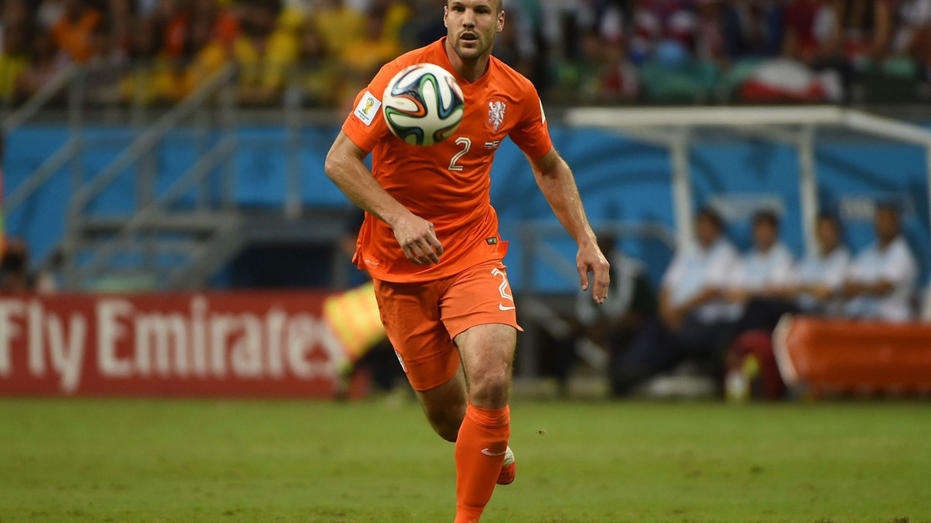 Vlaar, touché au genou, très incertain pour la demi-finale