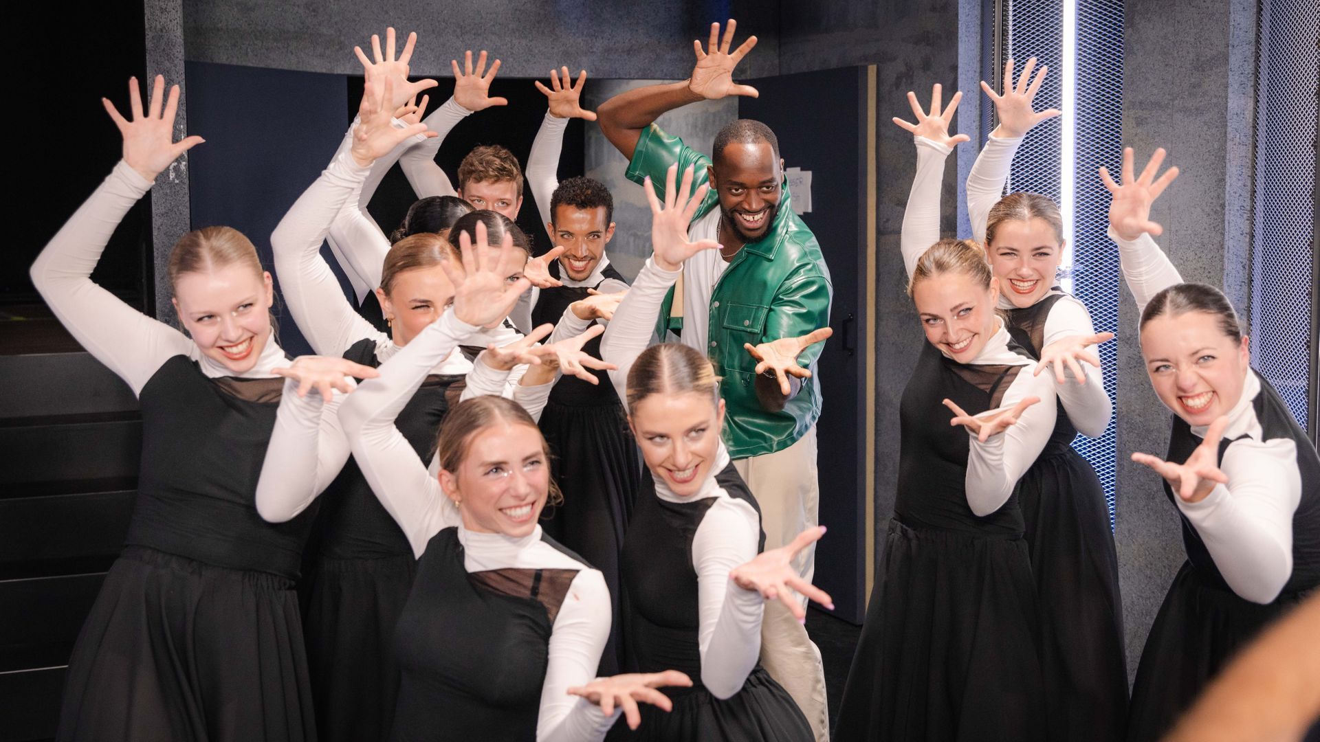 Vous allez adorer la prestation incroyable de ce trio qui a enflammé le ...