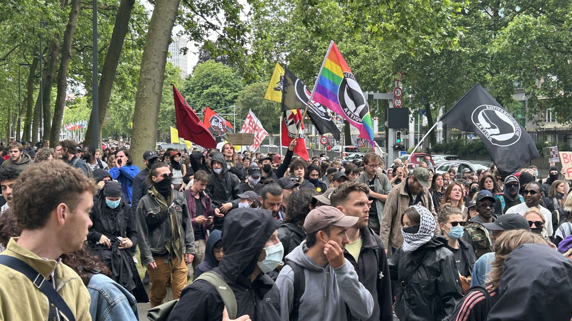 Plusieurs centaines de personnes ont manifesté contre l'extrême droite ...