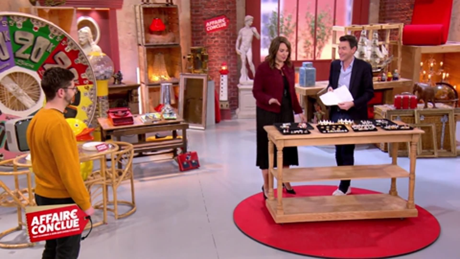 Subjugués par la rareté de cet objet, les acheteurs d'affaire conclue y ...