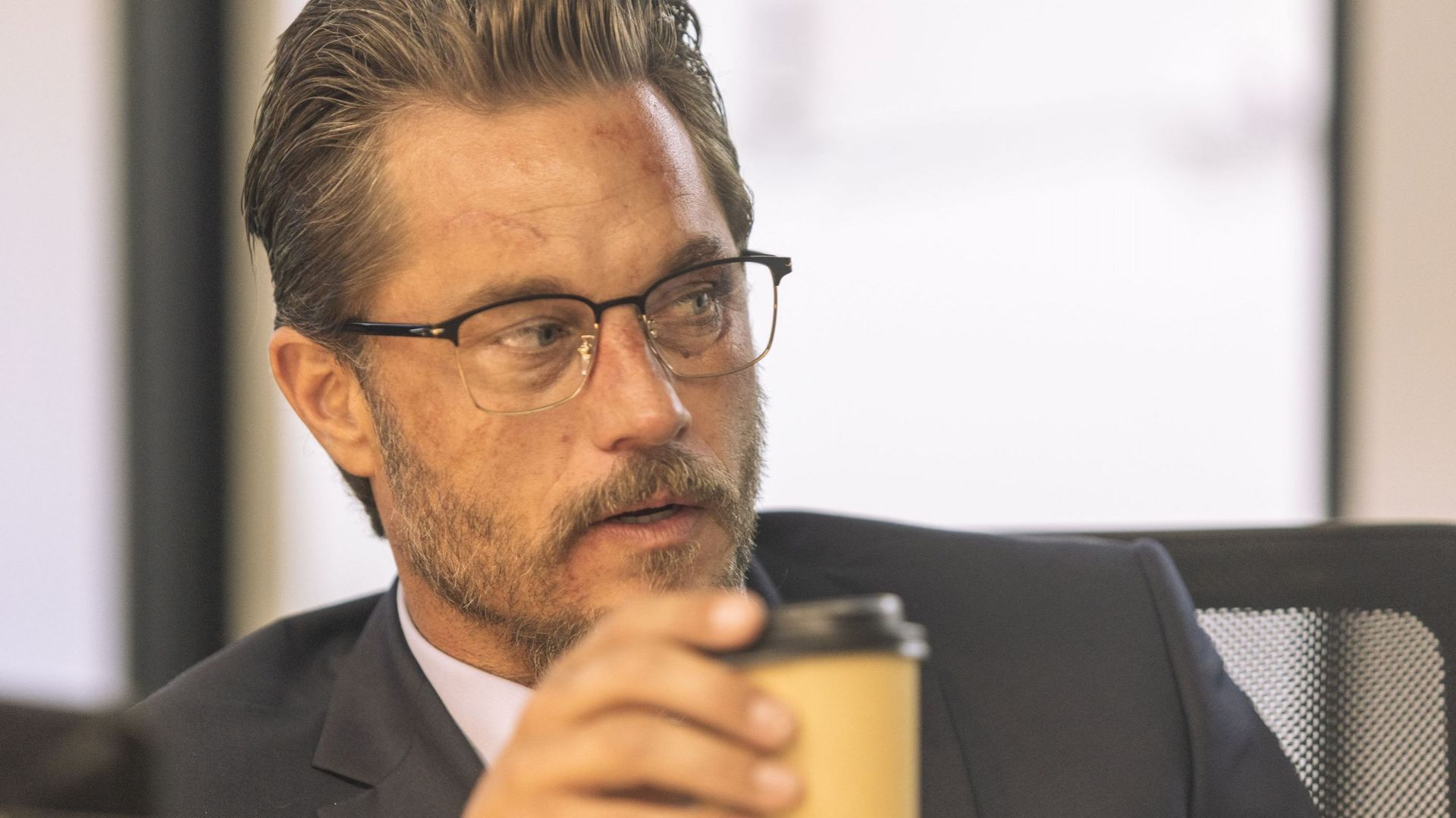 Travis Fimmel ('Vikings') déterre un cold case dans la série 'Black Snow' à voir sur Auvio ...