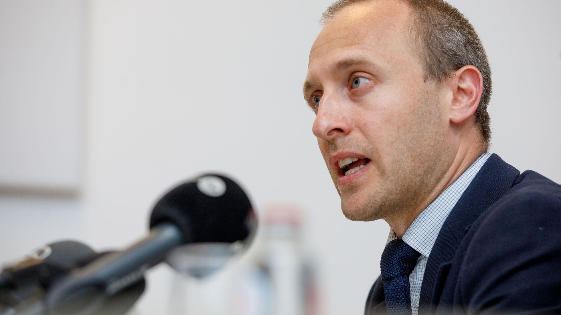 Qui est Adrien Dolimont (MR), le plus jeune ministre-président wallon ...