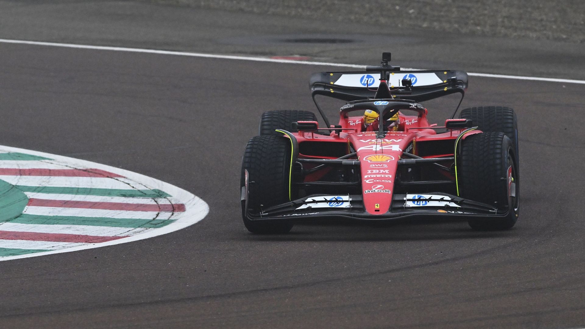 Lewis Hamilton se lance à la conquête d’un huitième titre avec Ferrari ...