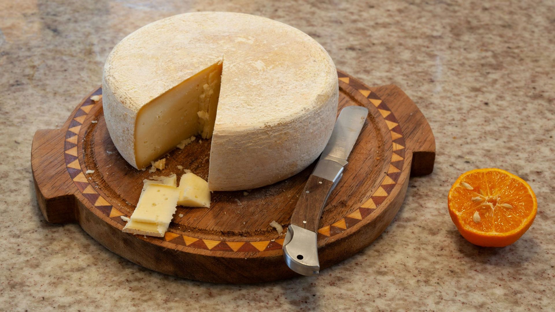 La minute historique : pourquoi passait-on un nouveau-né à travers une ...