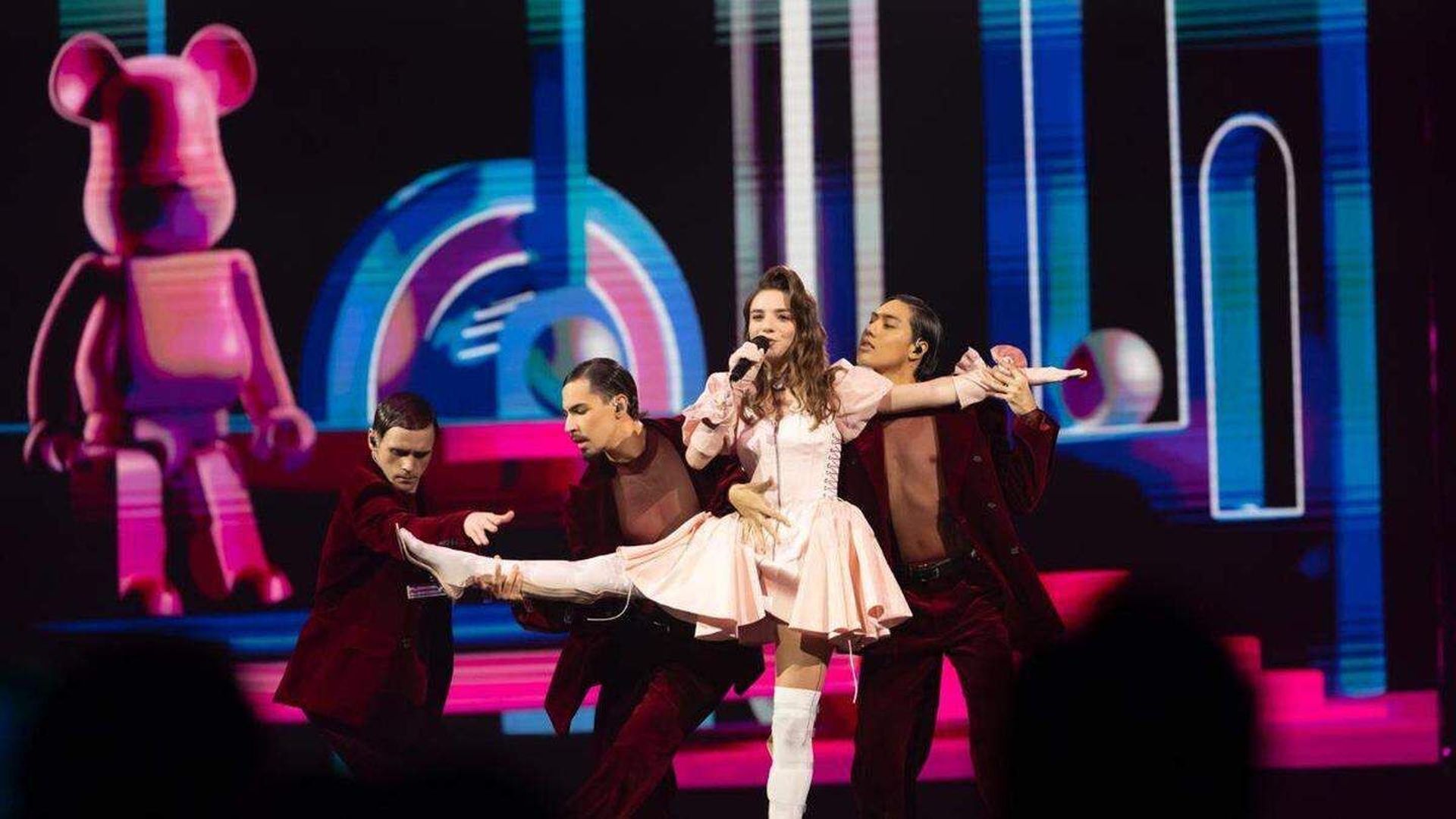 Mentissa dévoile un premier extrait de sa chanson écrite avec Vianney ...