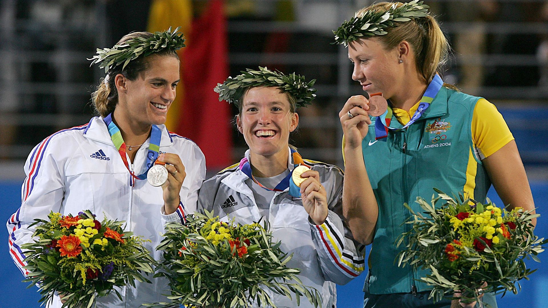 Les JO d'Athènes 2004 : Justine Henin sur le toit de l'Olympe, avant la tragédie grecque - RTBF ...